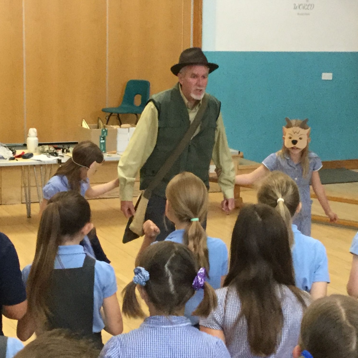 Portishead Primary School - Year 3 visited by a famous archaeologist ...